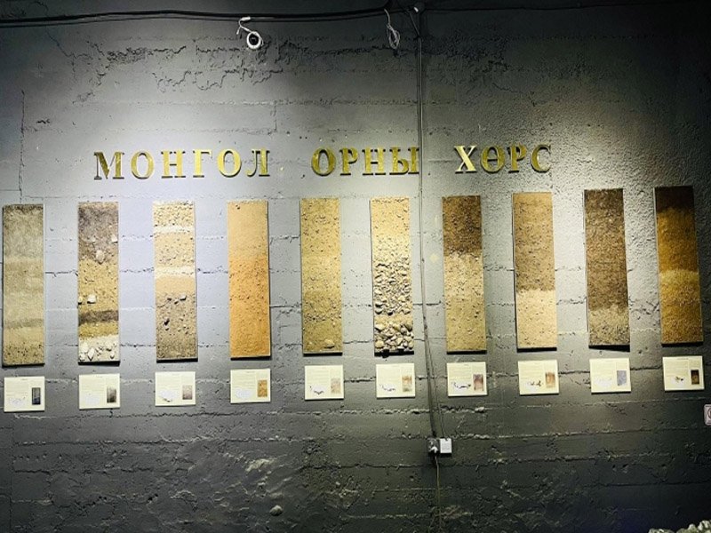 Монгол оронд зонхилон тархсан 10 хэв шинжийн хөрсний монолитыг